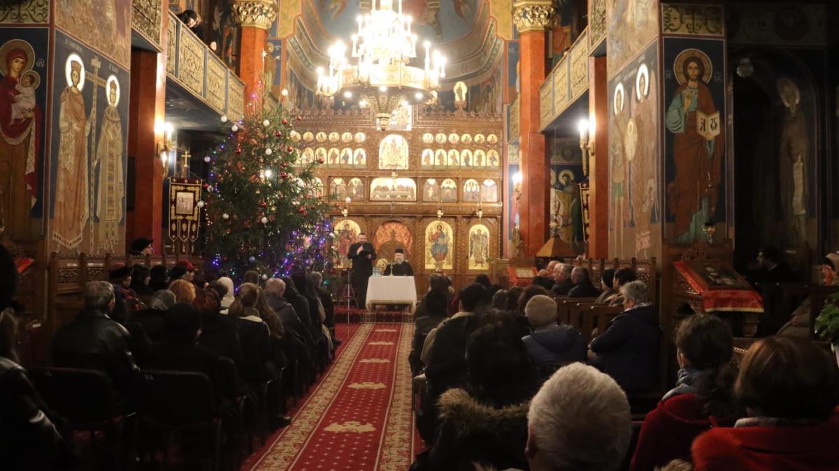 Seară duhovnicească, desfășurată la biserica „Sfinții Trei Ierarhi” din ...
