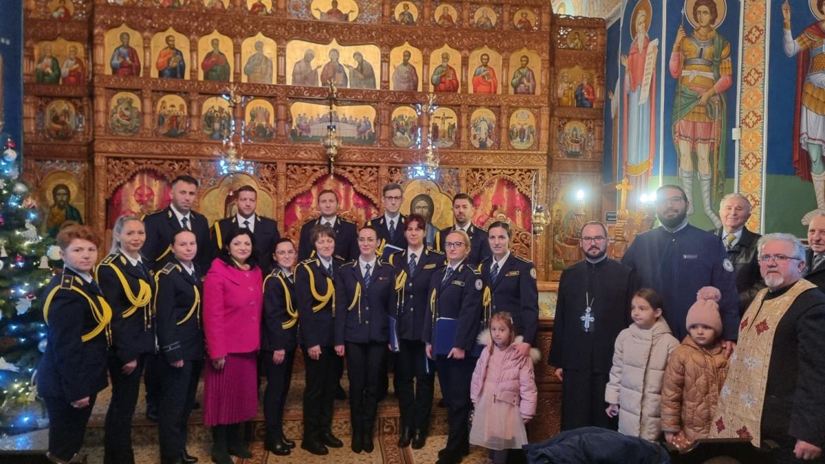 Recital de colinde la biserica „Adormirea Maicii Domnului” din Aiud ...