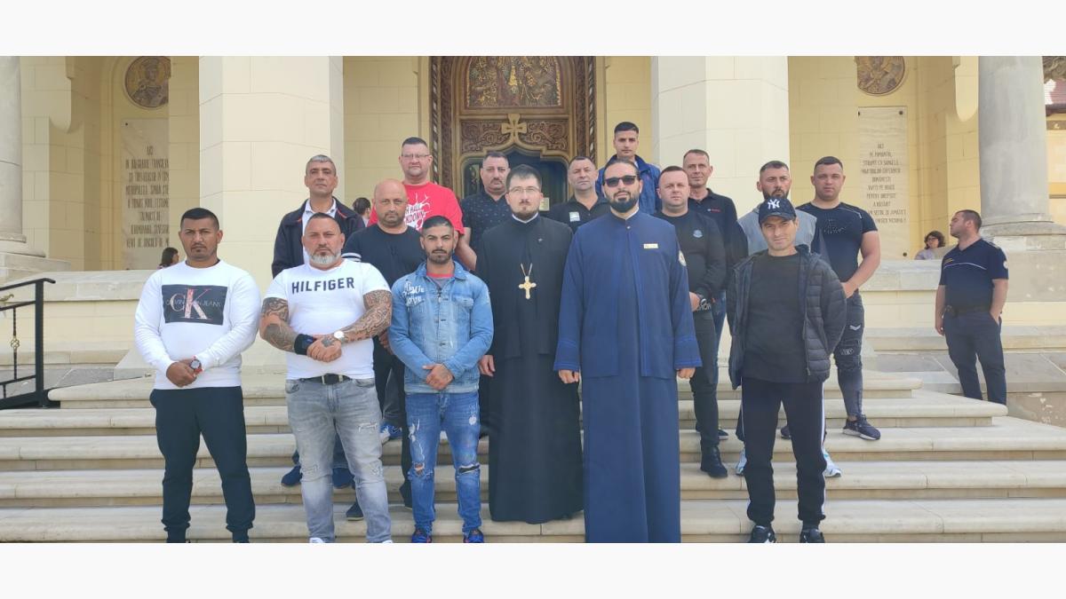 14 deținuți din cadrul Penitenciarului Aiud au vizitat Catedrala ...
