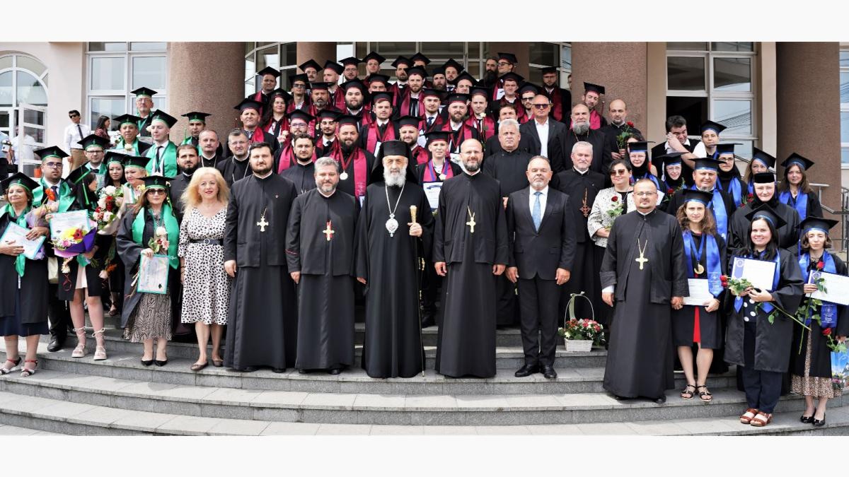 Festivitatea de absolvire a studenților promoţiei 2023 a Facultăţii de ...