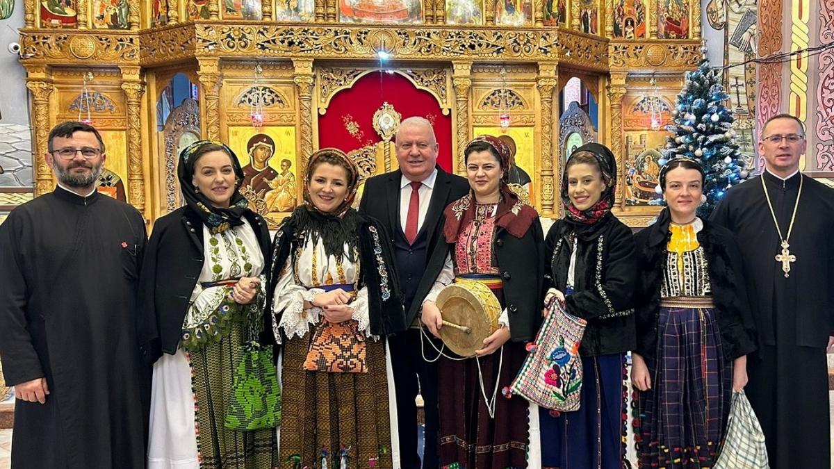 „Fetele de pe Târnave” au adus colindul tradițional în parohia Blaj ...