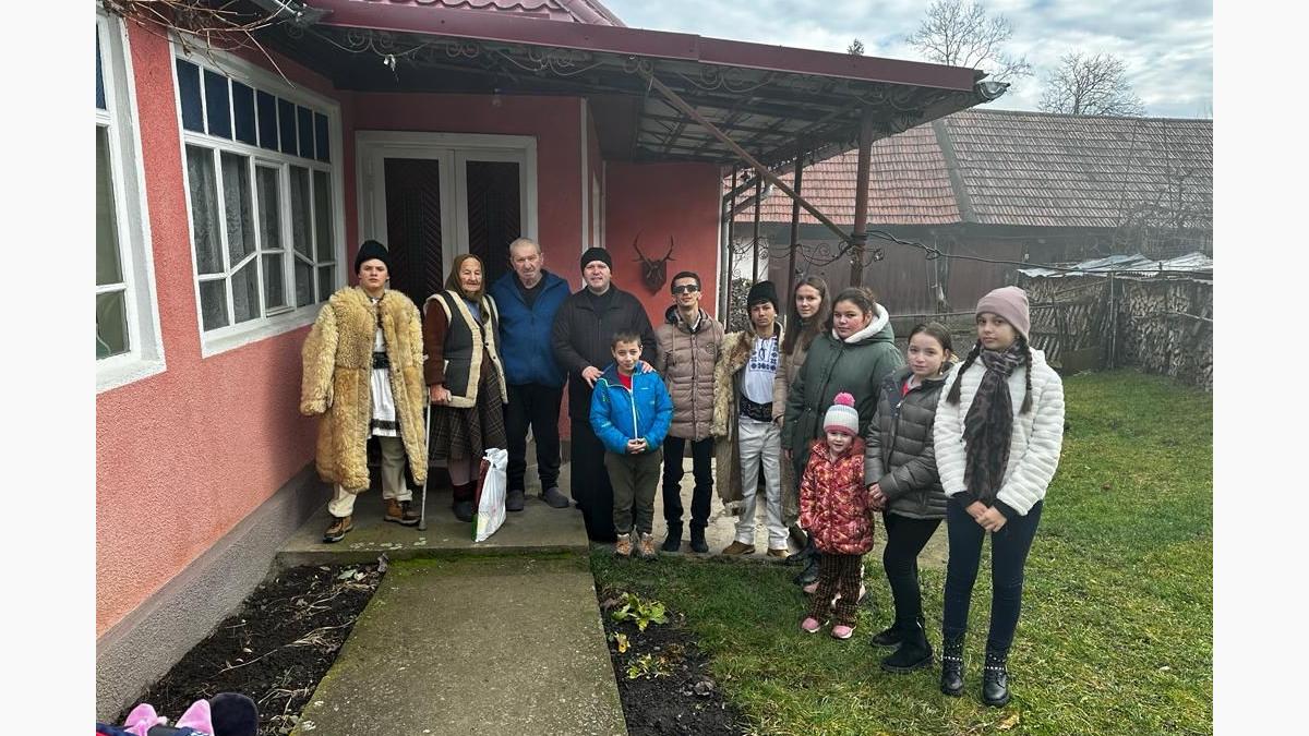 Copiii din parohia Râpa de Jos au colindat pe cei vârstnici și bolnavi ...