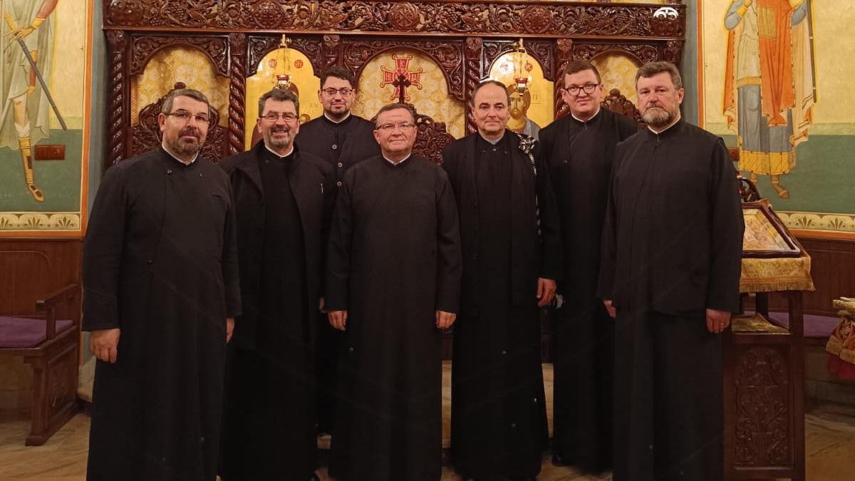 Taina Sfântului Maslu, oficiată la biserica Spitalului Municipal Aiud ...