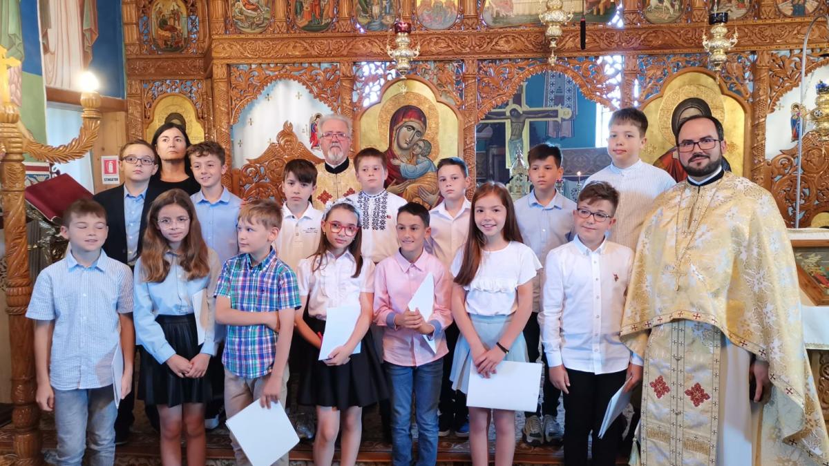 Ediția a IV-a a Duminicii părinților și copiilor, la biserica „Adormirea Maicii Domnului” din ...