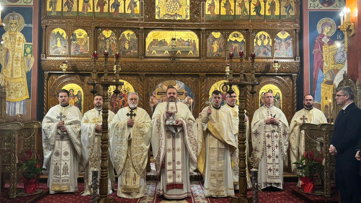 Sfinții Trei Ierarhi, cinstiți cu multă evlavie în parohia Aiud II, în ...