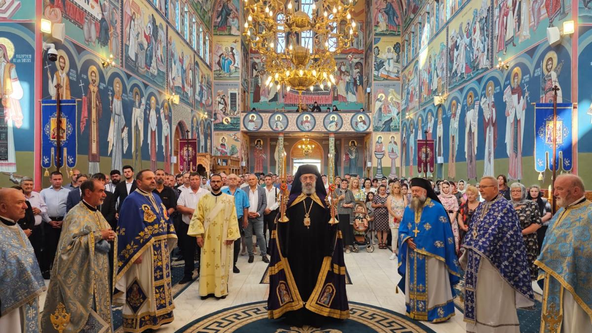 Slujire arhierească la Mănăstirea Dumbrava, protopopiatul Aiud ...