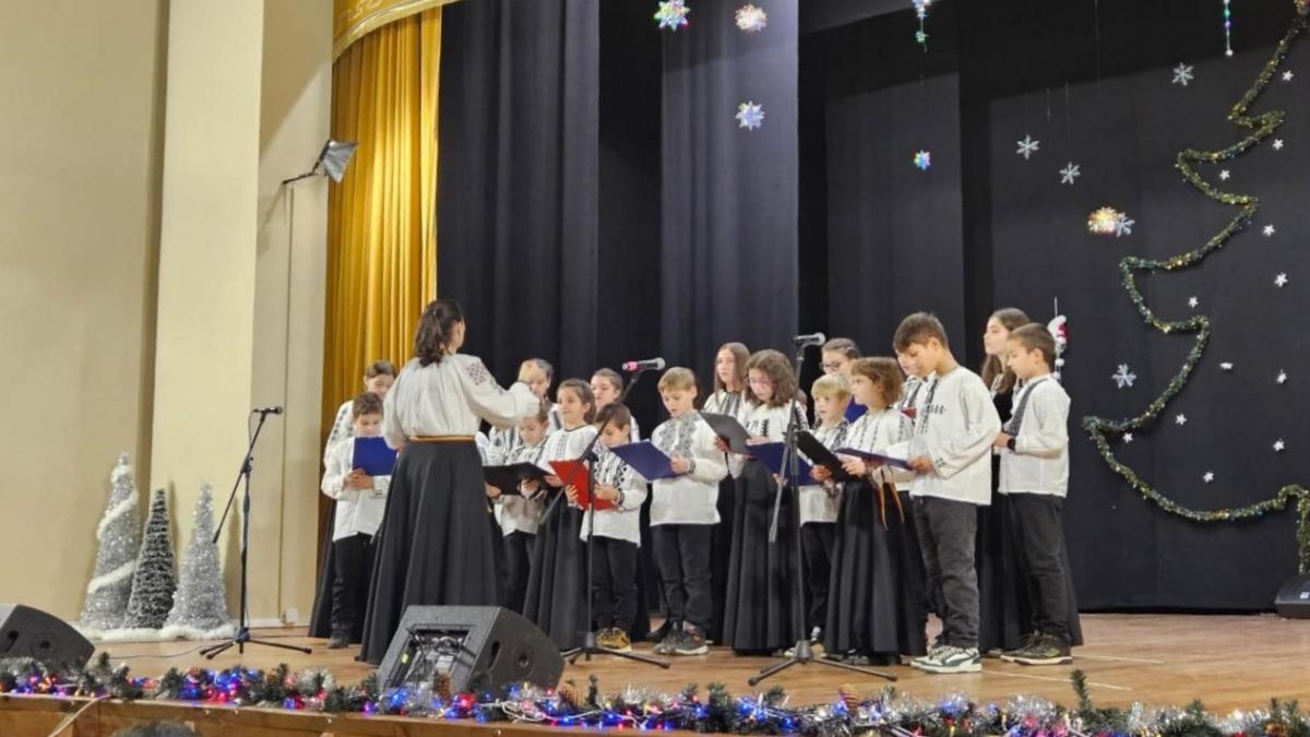 „Seara de Colinde – Colind din inimă” | Elevii din Cugir au participat ...